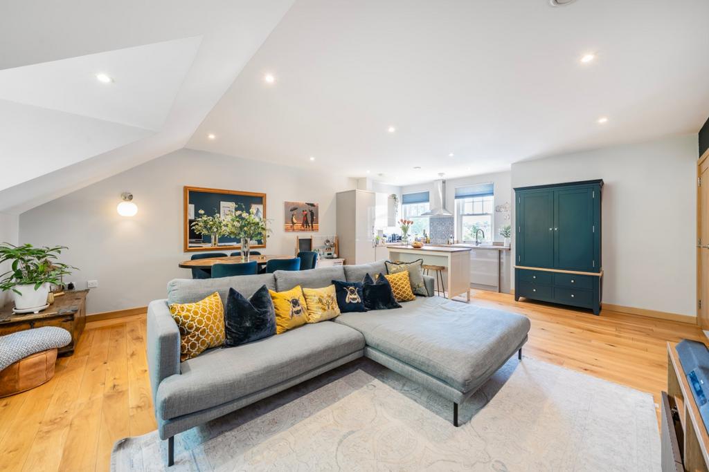Buckmaster House, Bushy Park Road... 2 bed flat for sale - £615,000