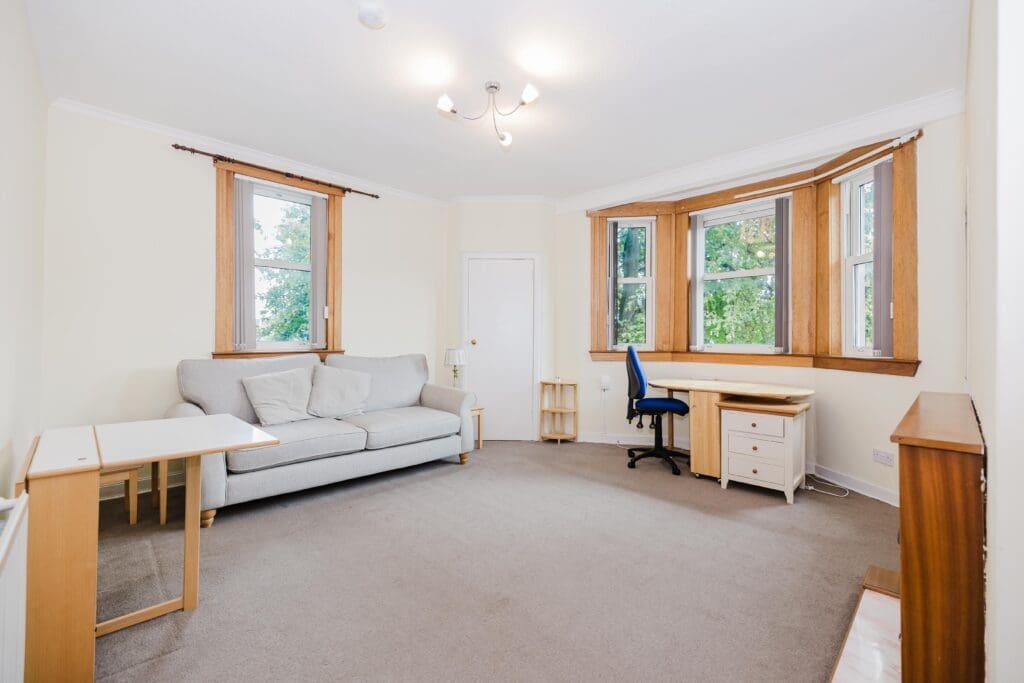 3211L – Easter Road, Edinburgh, EH6 8LG 1 bed flat - £995 pcm (£230 pw)