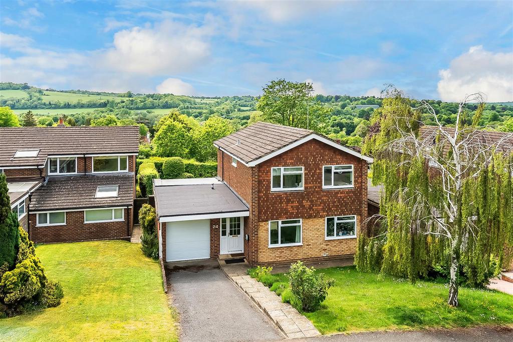 WINDMILL DRIVE, LEATHERHEAD, KT22 3 bed detached house to rent - £2,800 ...
