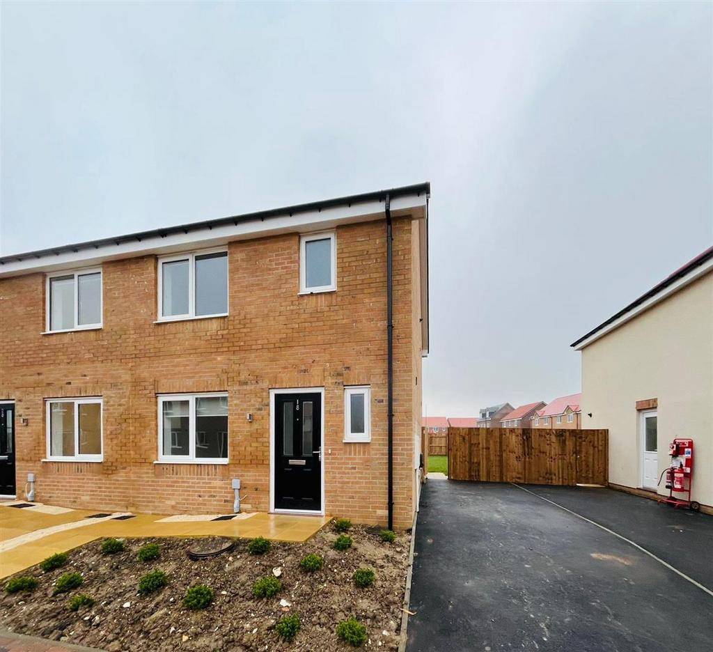 Watson Drive, Scartho Top, Grimsby 3 bed semi-detached house to rent ...
