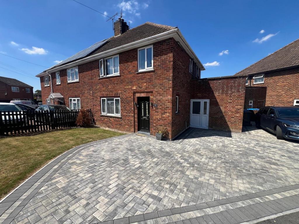 Ash Grove, Desborough, Kettering 3 bed semi-detached house - £269,950