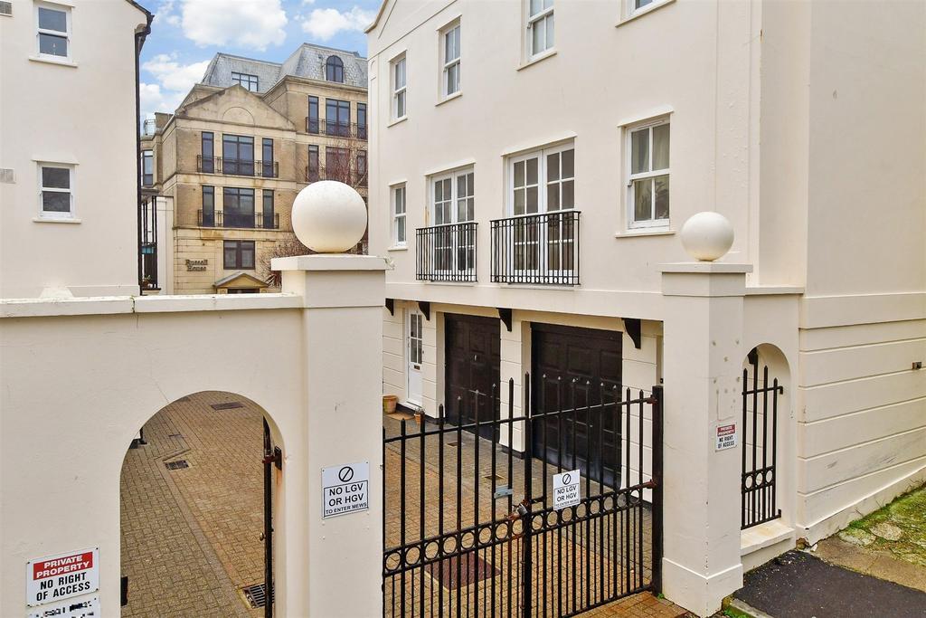 Russell House, Brighton BN1 1 bed apartment - £178,500