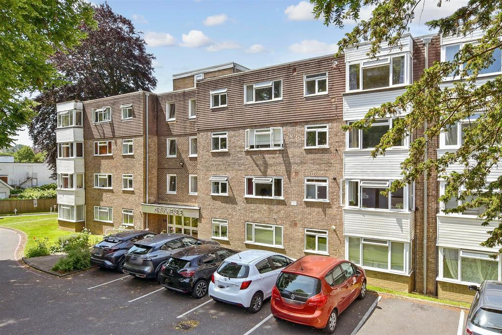 Kingsmere, Brighton BN1 2 bed flat for sale - £188,500
