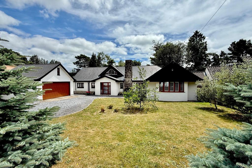 St Ives Park, Ashley Heath, BH24 2JX 4 bed detached house - £900,000