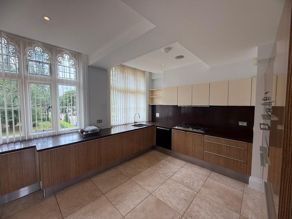J F K House, WD23 3 bed flat - £4,500 pcm (£1,038 pw)