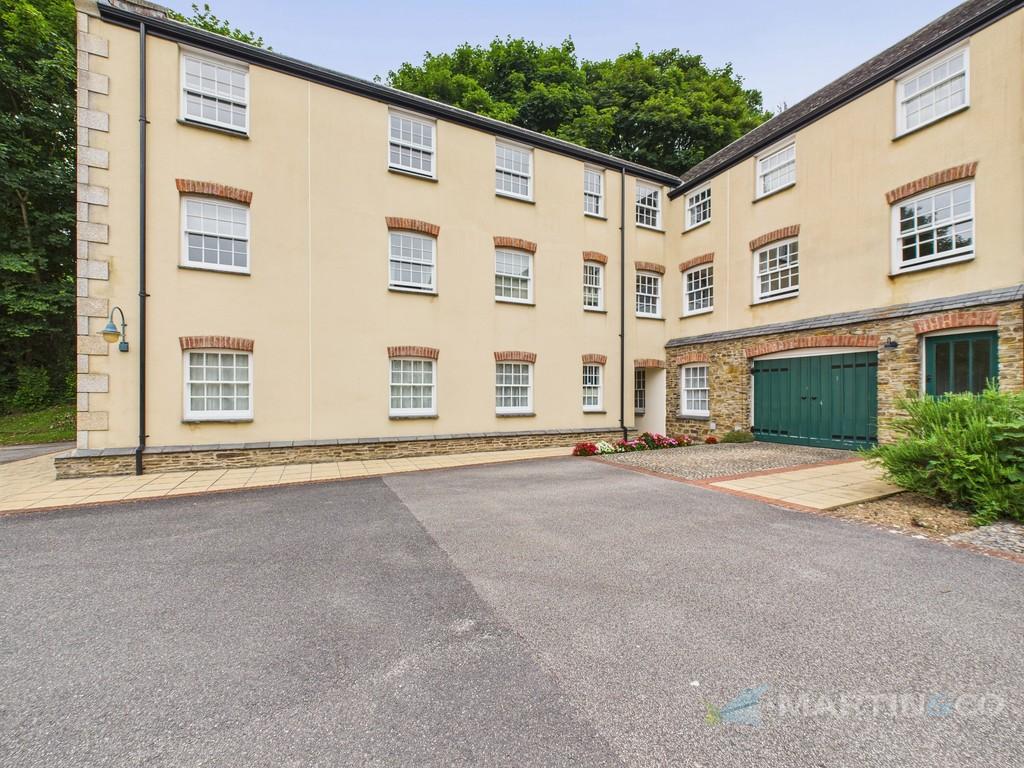 Yew Tree Court 2 bed apartment for sale - £169,950