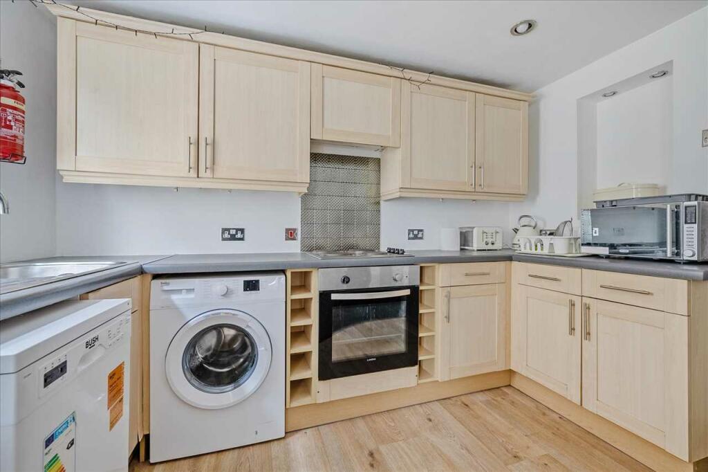 Thicket Road, London, SE20 1 bed flat - £1,400 pcm (£323 pw)