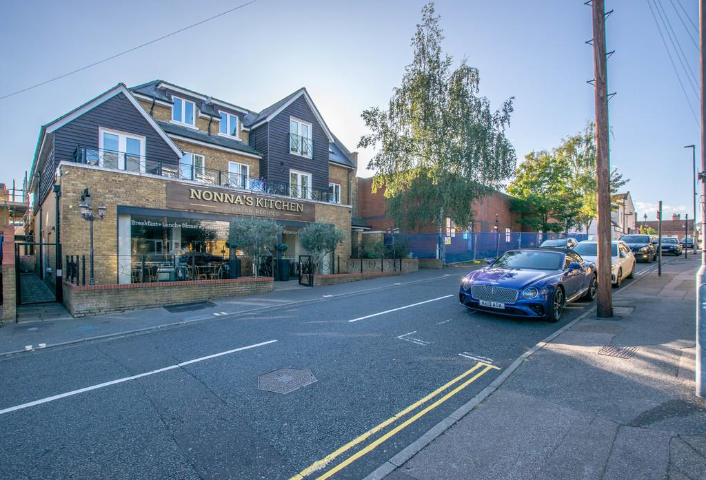 Brewery Road, Hoddesdon EN11 2 bed apartment - £1,400 pcm (£323 pw)
