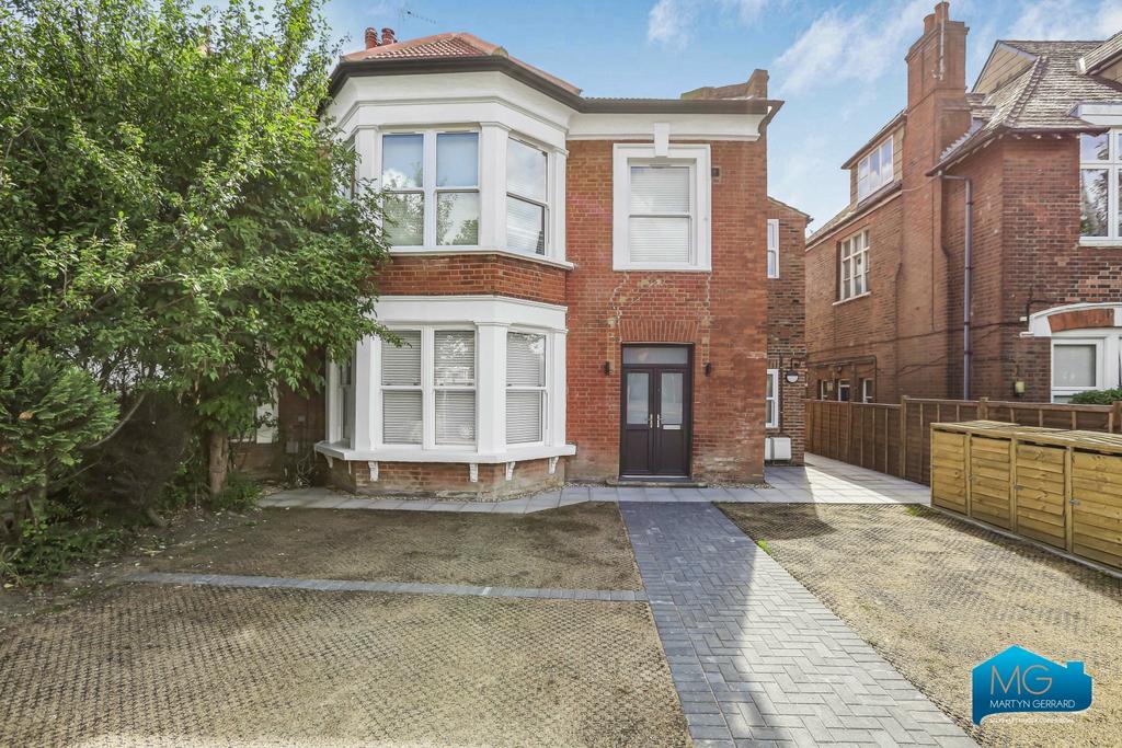 High Road, Whetstone, London, N20 2 bed apartment to rent - £2,400 pcm ...