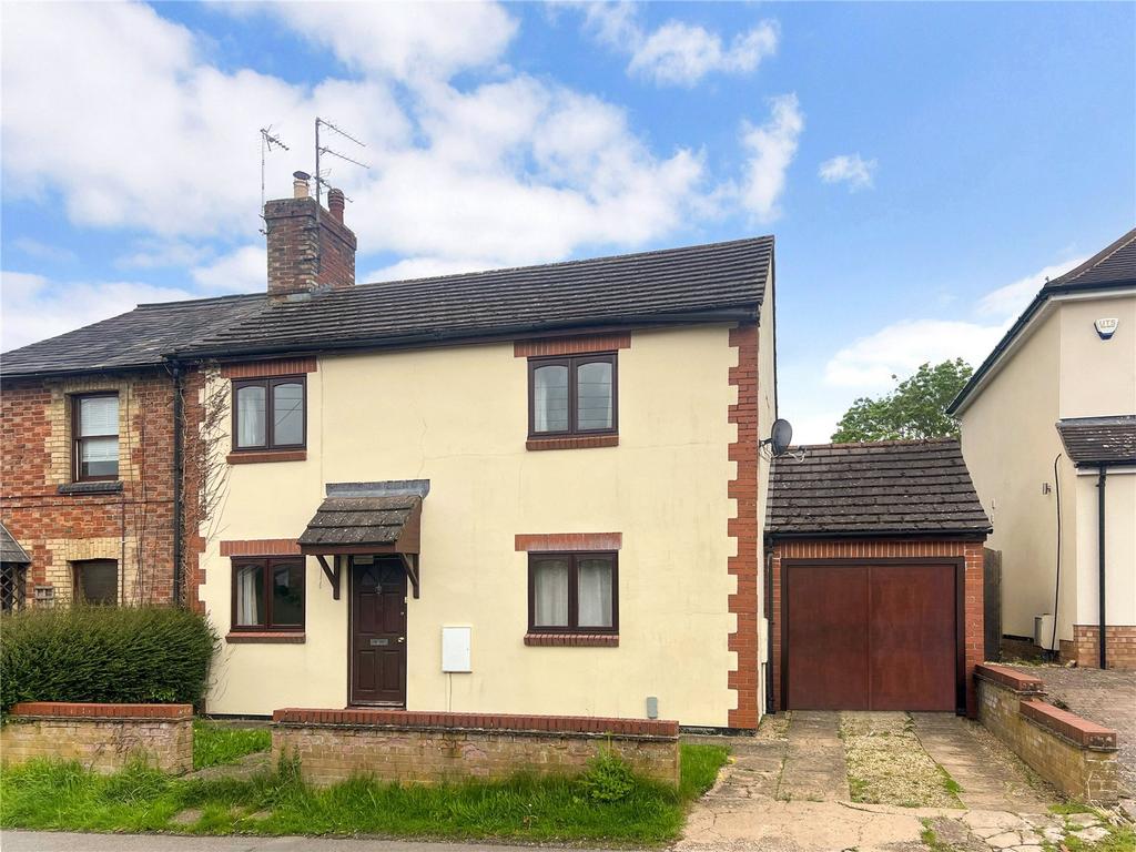 Towcester NN12 3 bed semi-detached house to rent - £1,250 pcm (£288 pw)