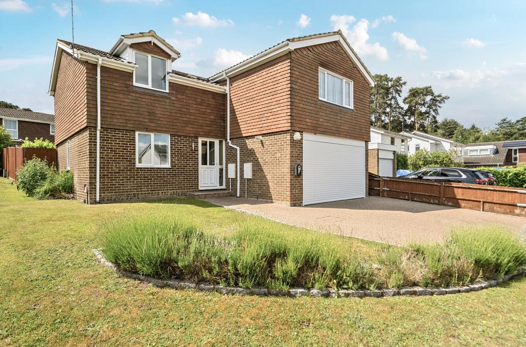 Qualitas, Bracknell, Berkshire 5 bed detached house for sale - £650,000