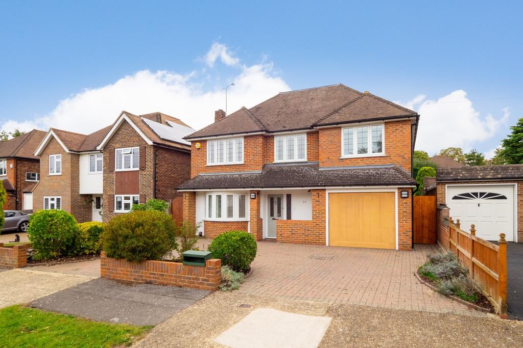Abinger Avenue, Sutton SM2 4 bed detached house to rent - £3,650 pcm (£ ...