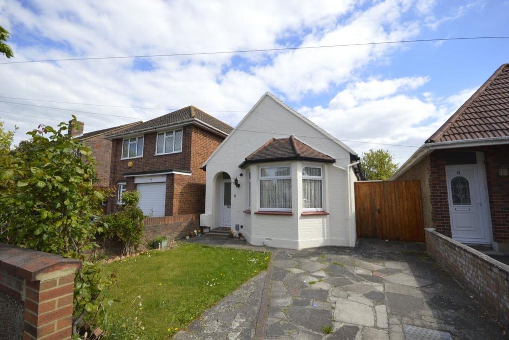 Curtis Road, Hounslow TW4 2 bed bungalow for sale - £525,000