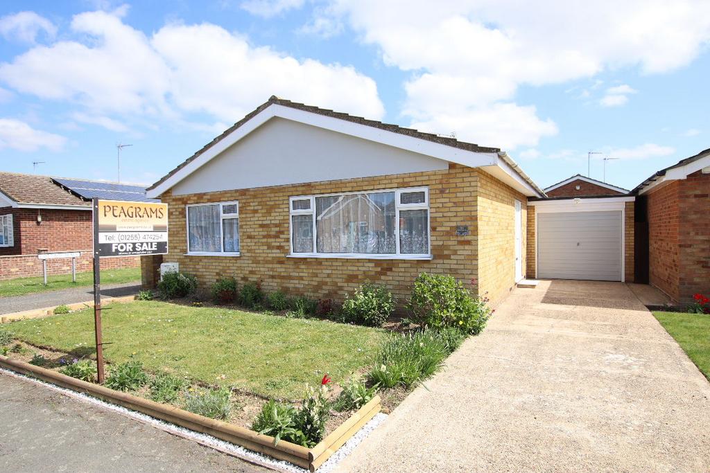 Gainsborough Close, Clacton on Sea, CO16 2 bed detached bungalow for ...