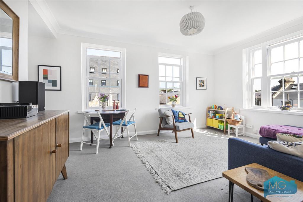 Highgate Road, Dartmouth Park, NW5 2 bed apartment - £500,000
