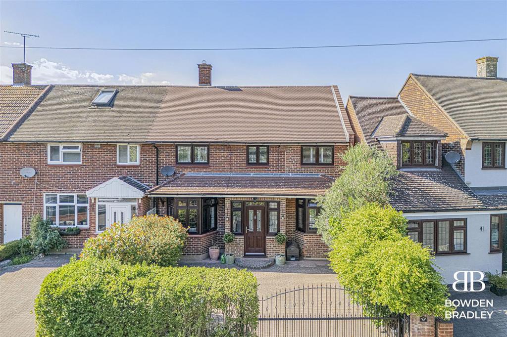 Peregrine Road, Ilford, IG6 3 bed house for sale - £550,000