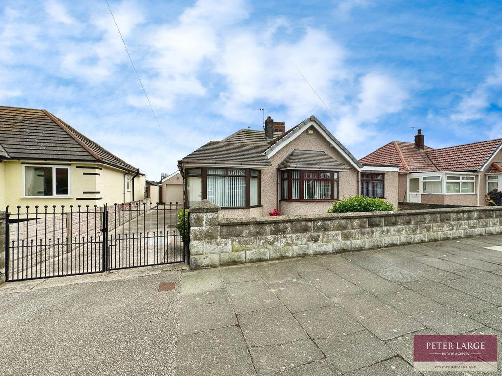 19 Burns drive, Rhyl, LL18 3BN 3 bed detached bungalow for sale - £295,950