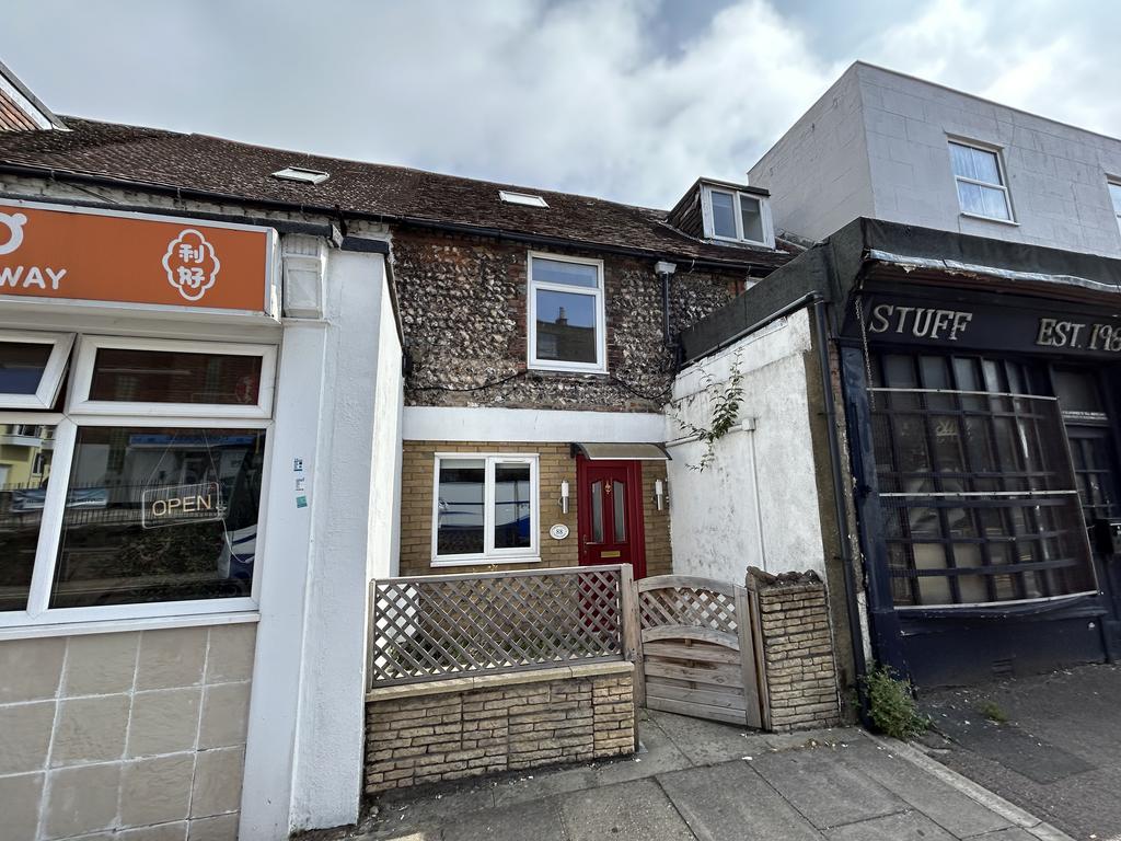 88 London Road, Dover, Kent CT17 0SH 2 bed terraced house - £110,000