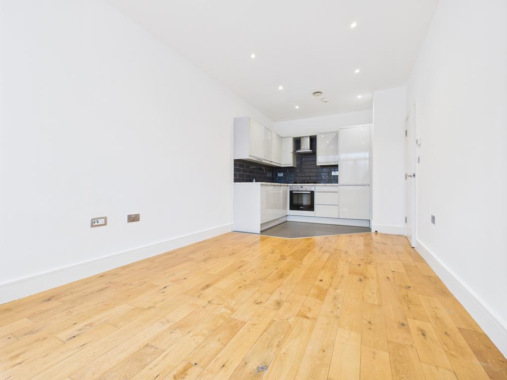 Spinnaker House, Lime Tree Way... 1 bed flat - £975 pcm (£225 pw)