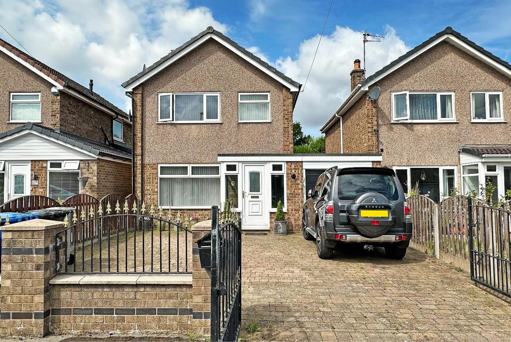 Redesmere Close, Timperley 3 bed link detached house - £435,000