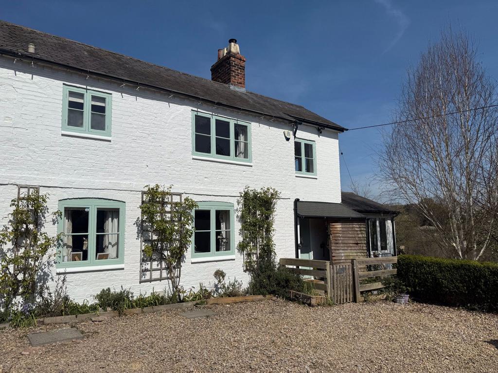 Wrexham LL13 2 bed semi-detached house - £275,000