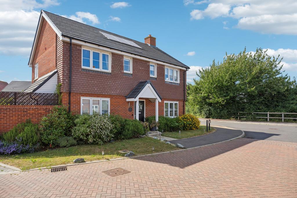 Spring Drive, Princes Risborough HP27 4 bed detached house for sale - £ ...