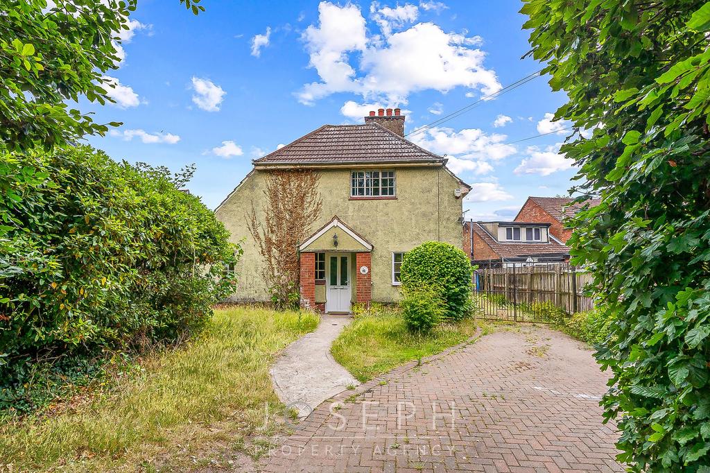 Sprites Lane, Belstead, IP8 3 bed detached house - £325,000