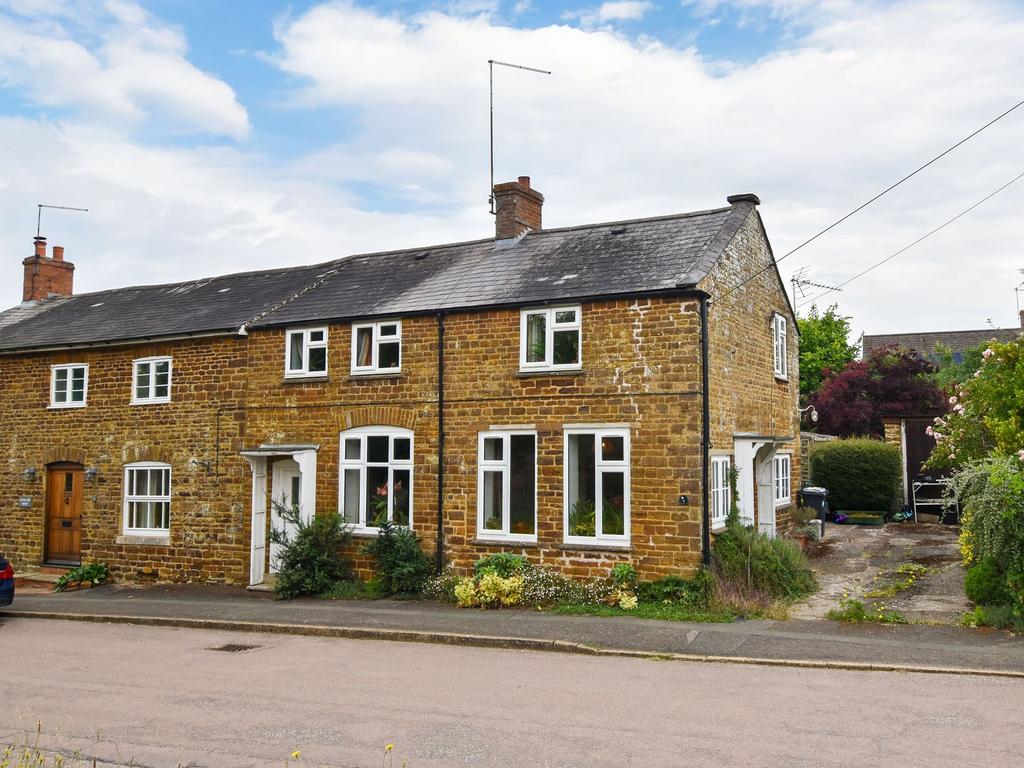 Towcester Road, Litchborough, NN12 3 bed detached house for sale - £375,000