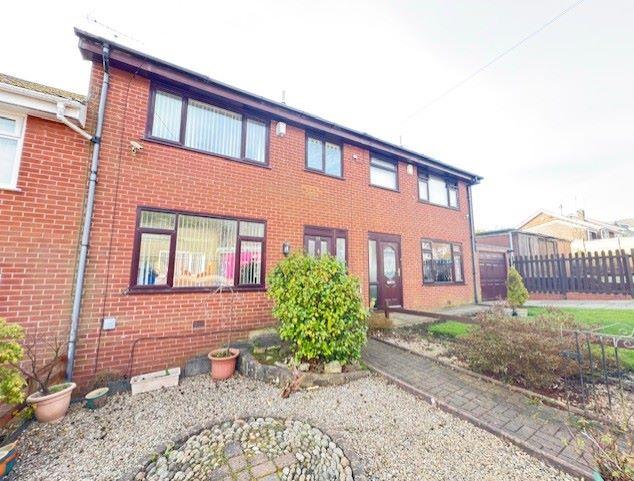 Trent Road, Oldham OL2 3 bed townhouse for sale - £144,000