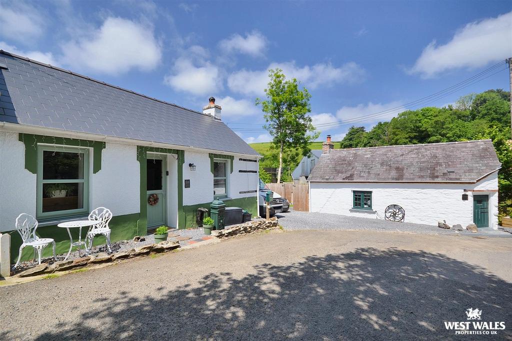 Drefelin, Drefach Felindre, Llandysul 2 bed terraced bungalow - £325,000