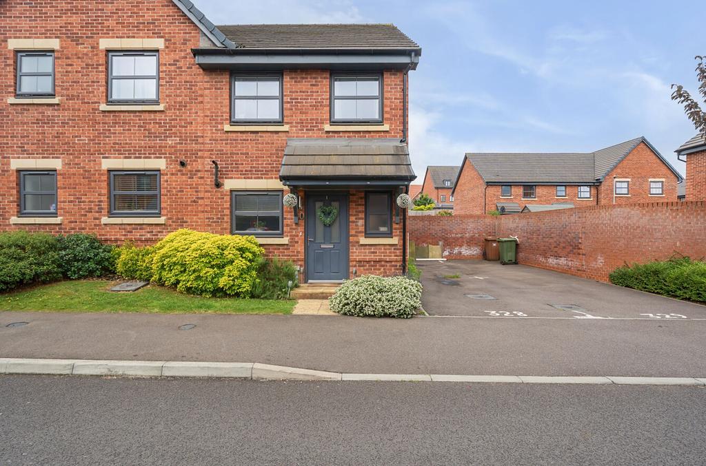 Bonsey Lane, Binfield RG42 2 bed semi-detached house for sale - £164,000