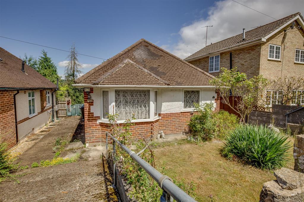 Keep Hill Drive, High Wycombe HP11 2 bed detached bungalow for sale - £ ...