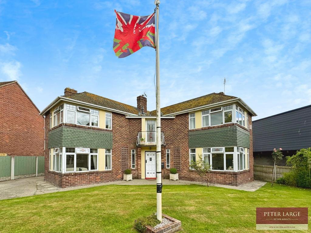 3 The Boulevard, Rhyl, LL18 4SR 3 bed detached house for sale - £325,000
