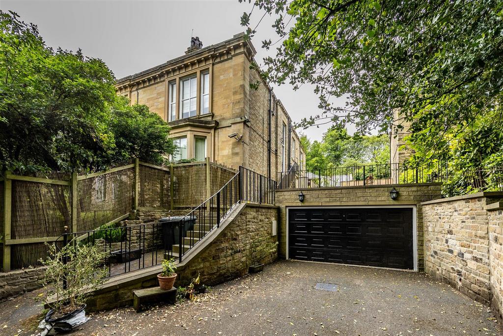 Halifax Road, Huddersfield HD3 3 bed duplex for sale - £475,000