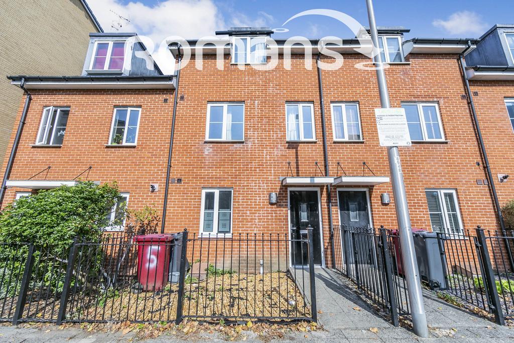 Gweal Avenue, Reading, RG2 4 bed terraced house to rent - £1,950 pcm (£ ...