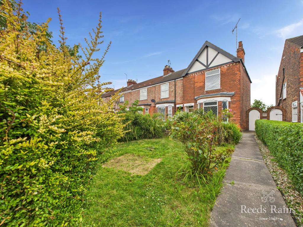 Marfleet Lane, East Yorkshire HU9 3 bed end of terrace house - £190,000