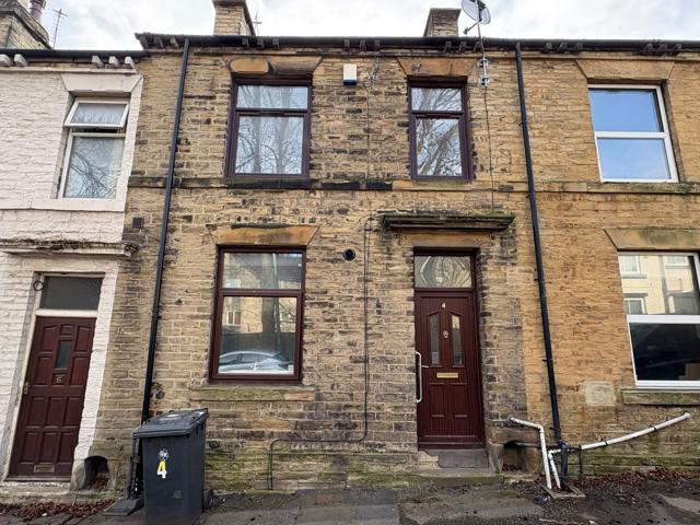 Valley Road, Cleckheaton 2 bed terraced house - £725 pcm (£167 pw)