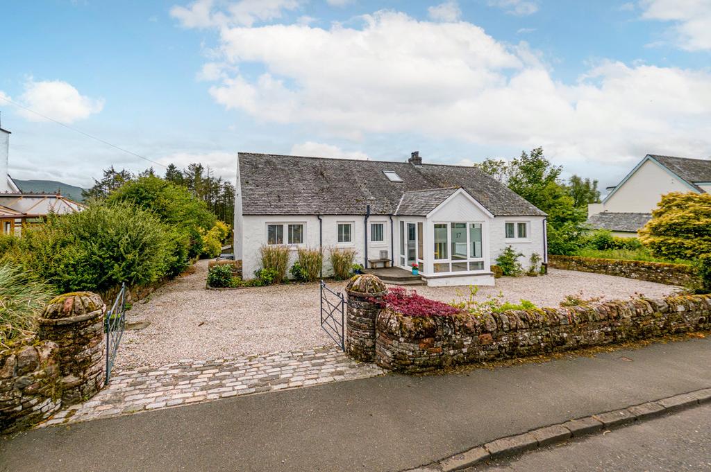 Station Road, Balfron 5 bed detached house - £550,000