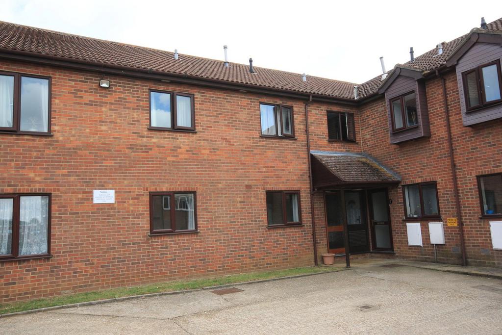 Glen Court, High Street, FLITWICK, MK45 2 bed flat - £1,000 pcm (£231 pw)