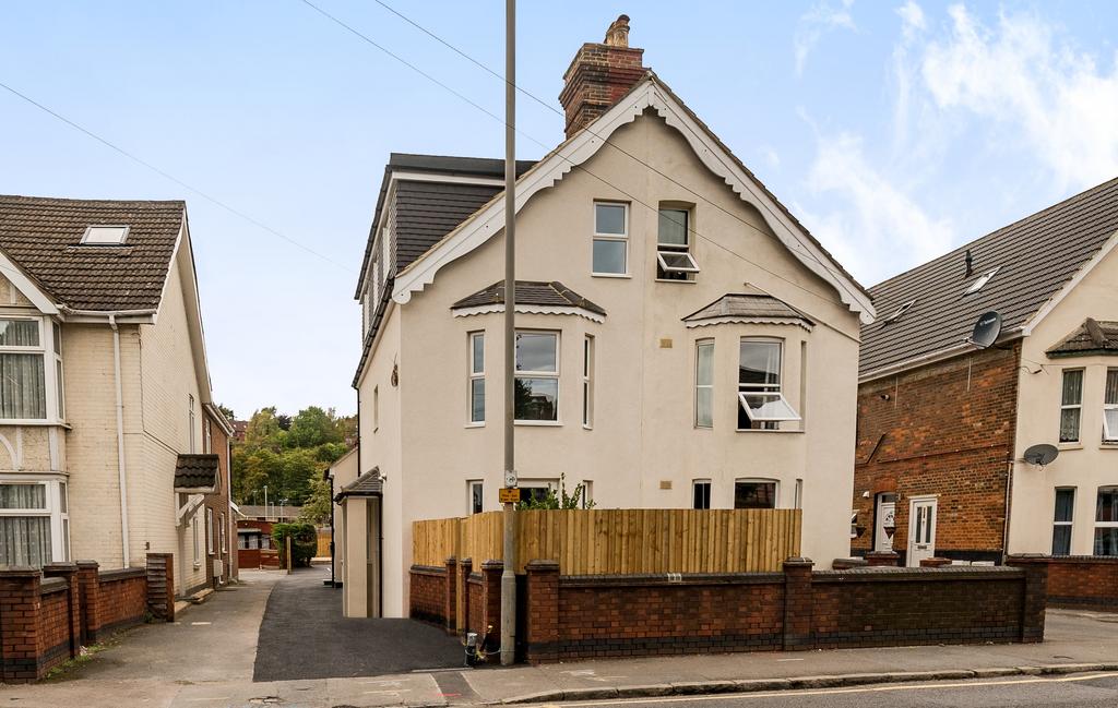 Hughenden Road, High Wycombe, HP13 5HS 1 bed flat for sale - £175,000