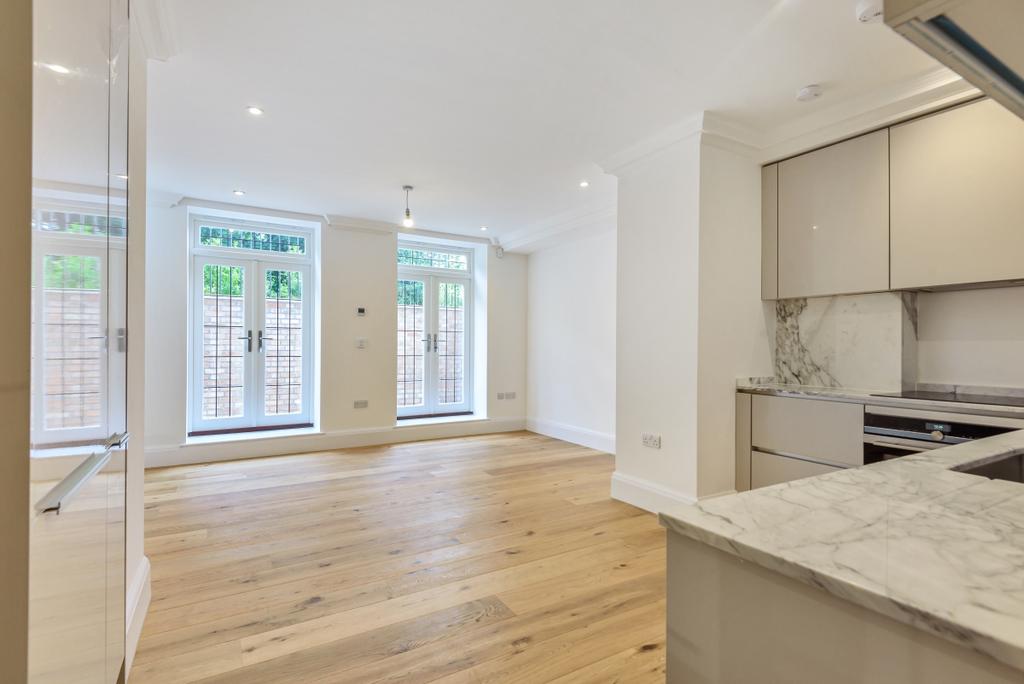 Sydenham Hill, London, SE26 2 bed flat - £2,750 pcm (£635 pw)