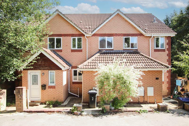 Heather Shaw, Trowbridge 3 bed terraced house - £1,200 pcm (£277 pw)