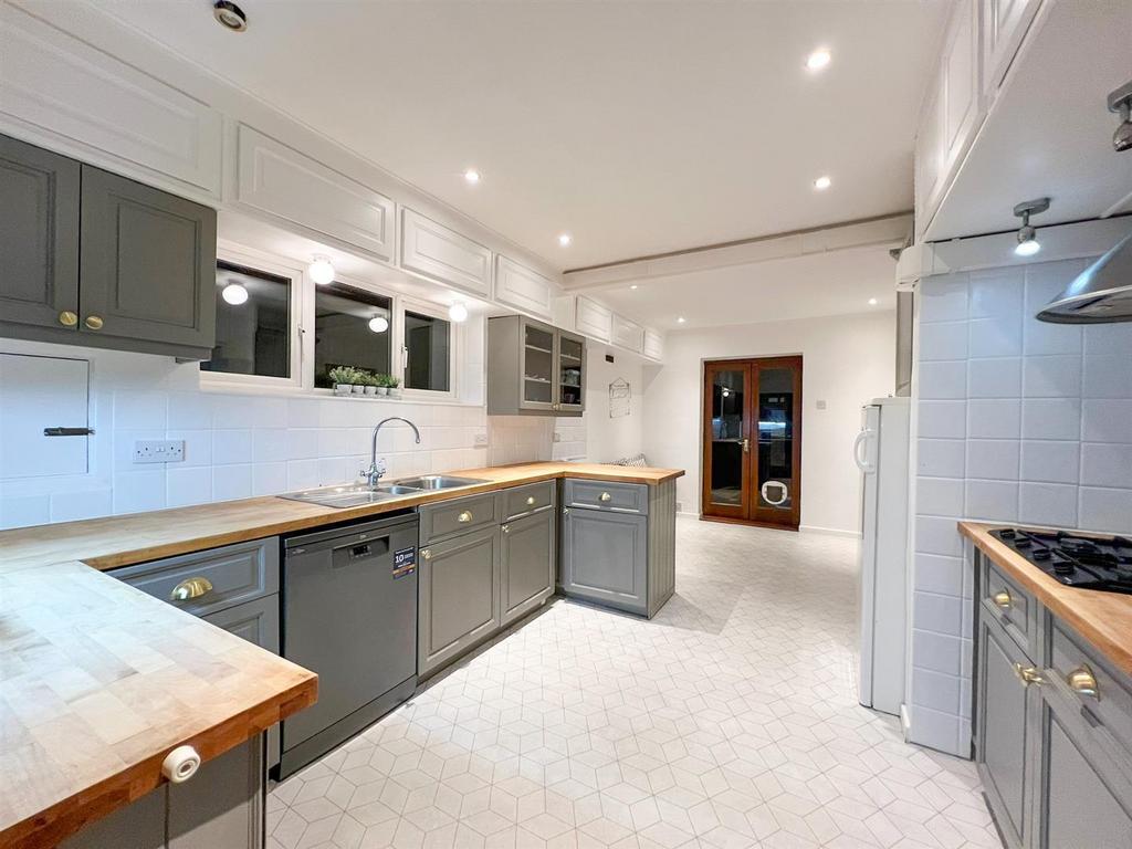 Townsend Lane, Harpenden AL5 4 bed house to rent - £3,750 pcm (£865 pw)