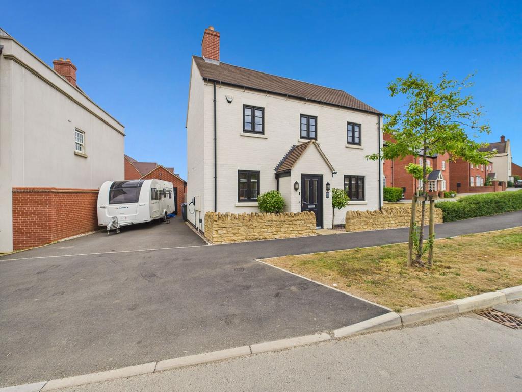 Redcar Road, Towcester, NN12 4 bed detached house - £475,000