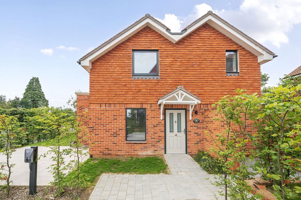 Craigmore Hall, Crowborough Hill 3 bed detached house for sale - £500,000