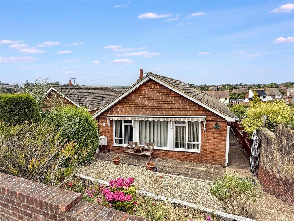 Twineham Road, Eastbourne 3 bed detached bungalow for sale - £340,000