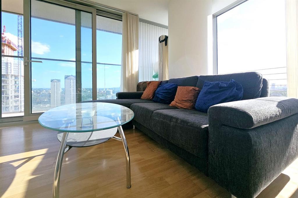 22 Marsh Wall, London E14 2 bed flat to rent - £3,150 pcm (£727 pw)