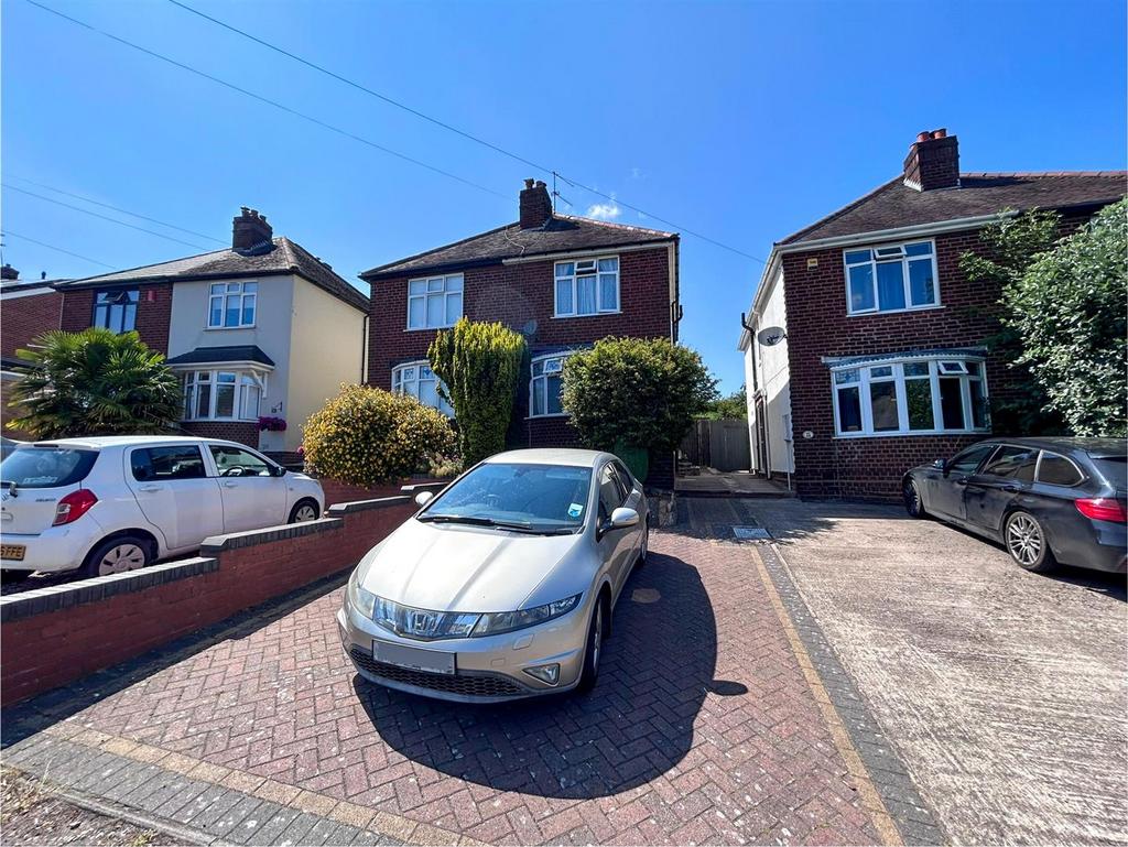 Hungary Hill, Stourbridge, DY9 7PU 2 bed semi-detached house - £115,000