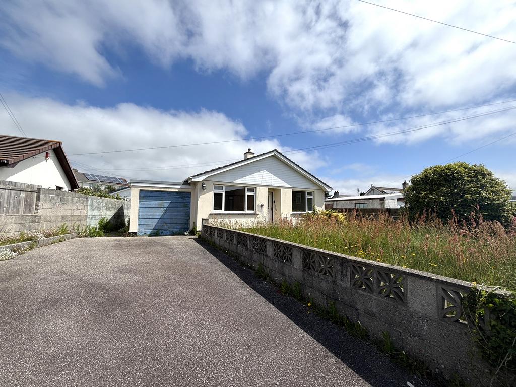 181 North Roskear Road, Camborne... 2 bed bungalow for sale - £100,000