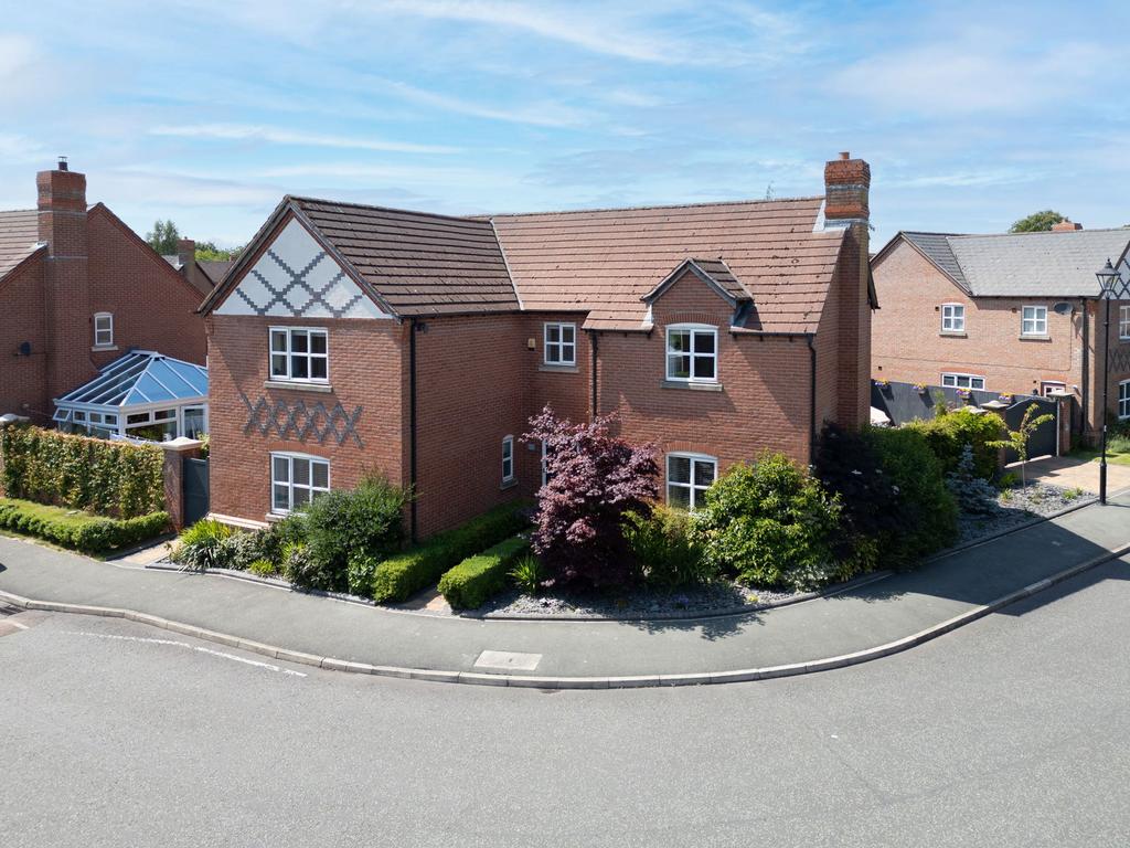 Norlands Park, Widnes, WA8 5BH 4 bed detached house - £550,000